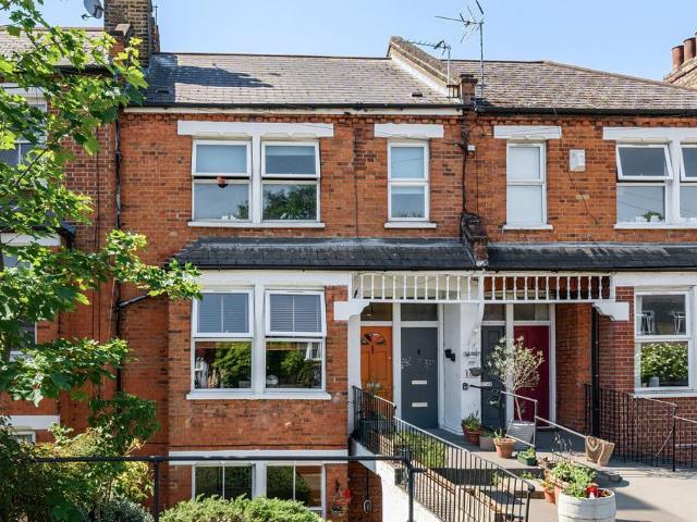 2 bedroom maisonette for sale