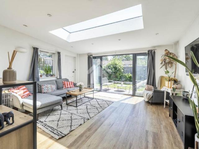2 bedroom maisonette for sale