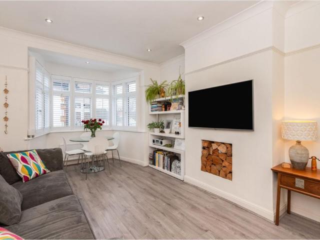 2 bedroom maisonette for sale