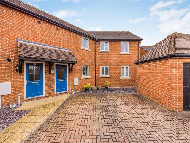 2 bedroom maisonette for sale