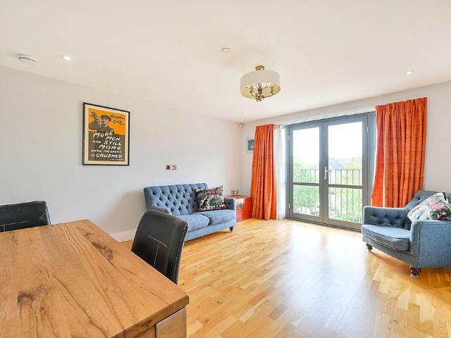 2 bedroom maisonette for sale
