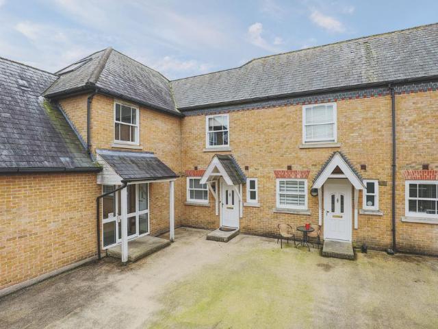 2 bedroom maisonette for sale