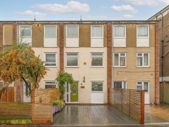 2 bedroom maisonette for sale