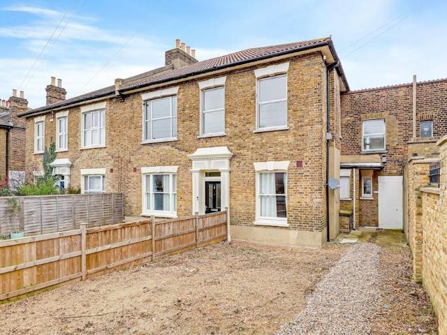 2 bedroom maisonette for sale