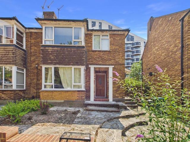 2 bedroom maisonette for sale