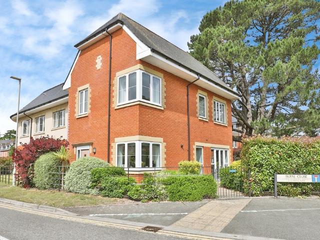 2 bedroom maisonette for sale