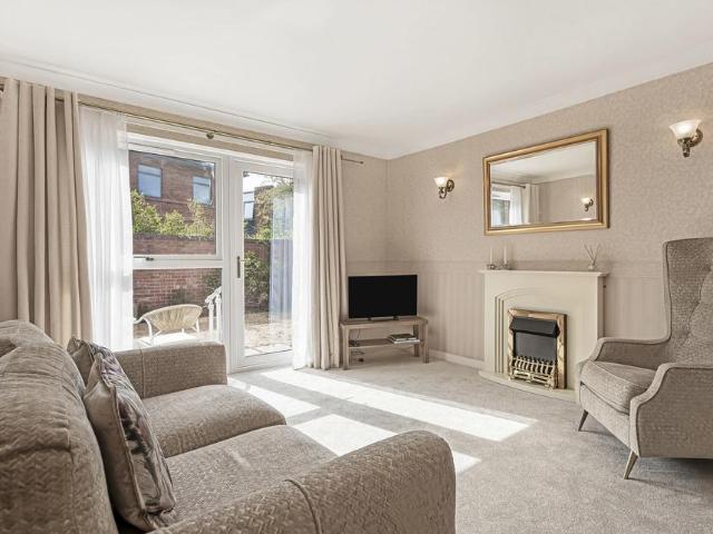 2 bedroom maisonette for sale