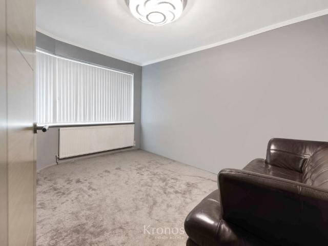 2 bedroom maisonette for sale