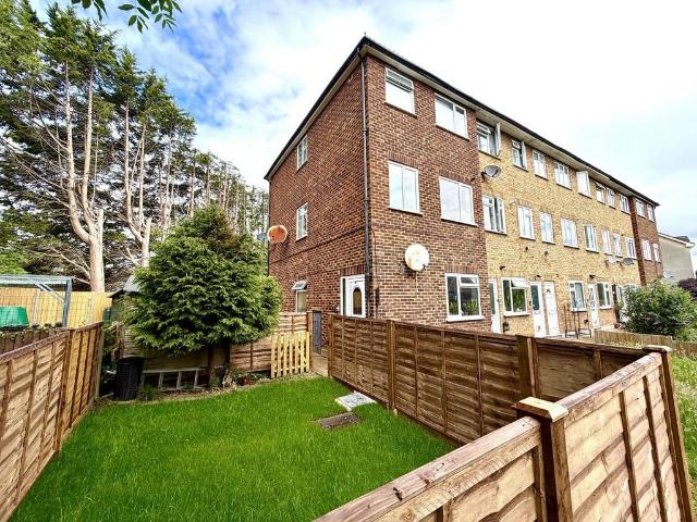 2 bedroom maisonette for sale