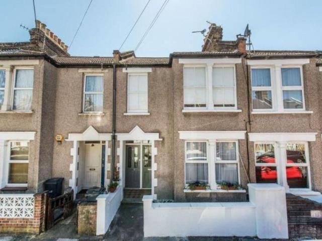 2 bedroom maisonette for sale