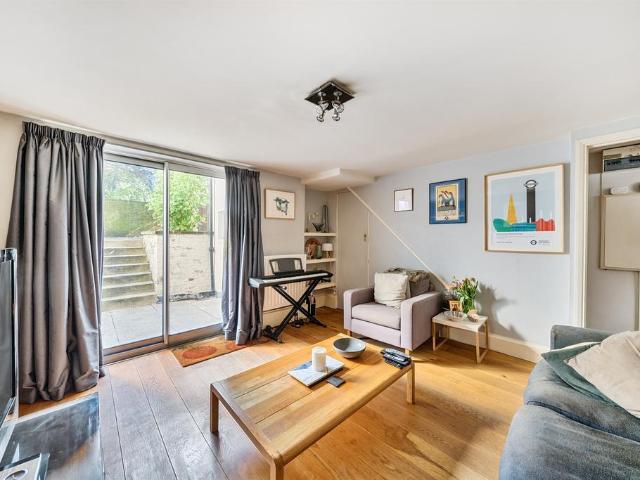 2 bedroom maisonette for sale