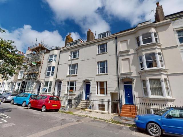 2 bedroom maisonette for sale