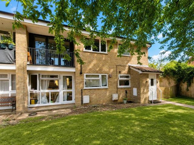 2 bedroom maisonette for sale