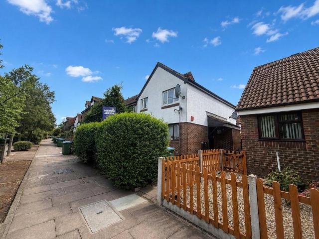 2 bedroom maisonette for sale
