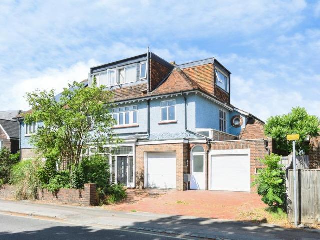 2 bedroom maisonette for sale
