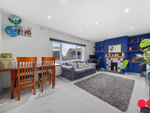 2 bedroom maisonette for sale