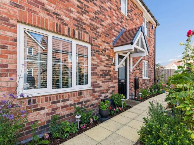 2 bedroom maisonette for sale