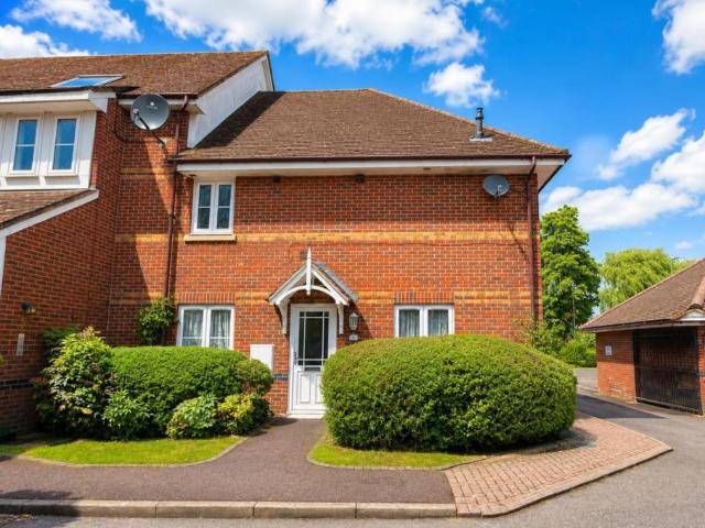 2 bedroom maisonette for sale