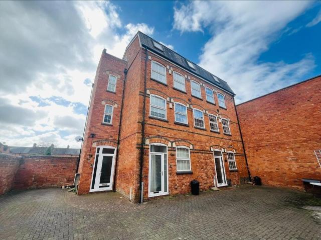 2 bedroom maisonette for sale