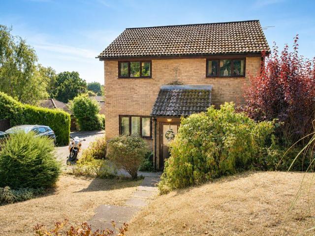 2 bedroom maisonette for sale