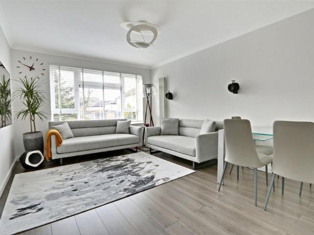 2 bedroom maisonette for sale