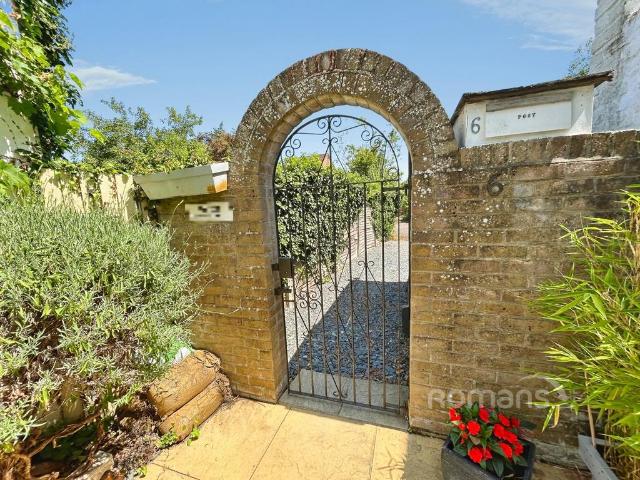 2 bedroom maisonette for sale