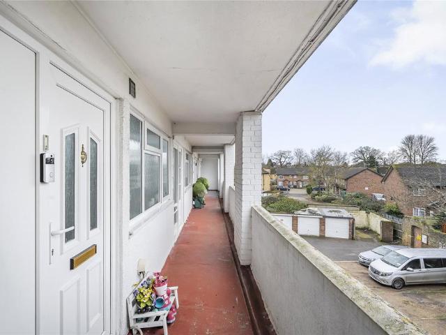 2 bedroom maisonette for sale