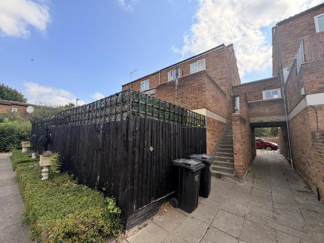 2 bedroom maisonette for sale