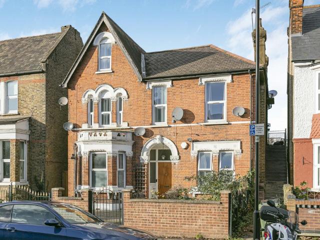 2 bedroom maisonette for sale