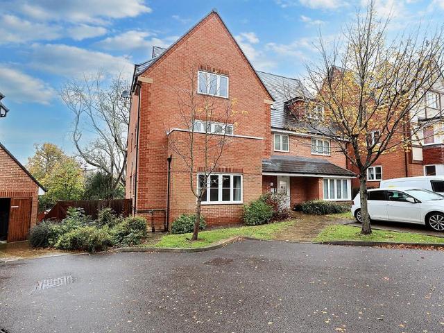 2 bedroom maisonette for sale