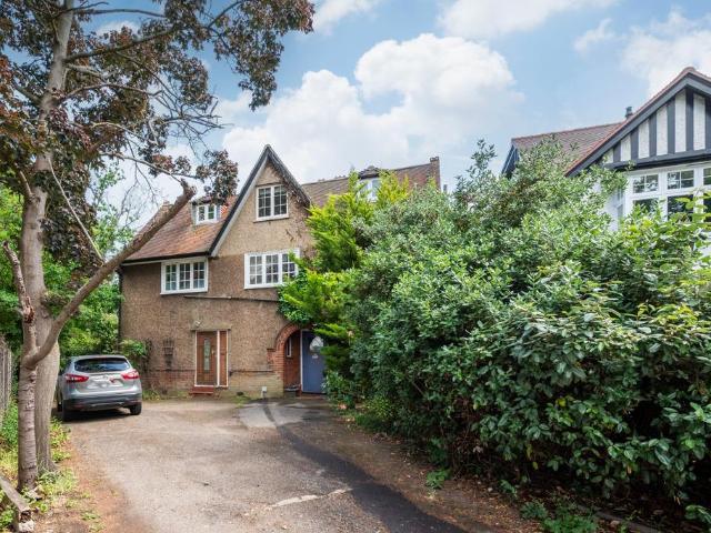 2 bedroom maisonette for sale