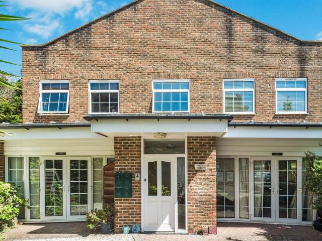 2 bedroom maisonette for sale