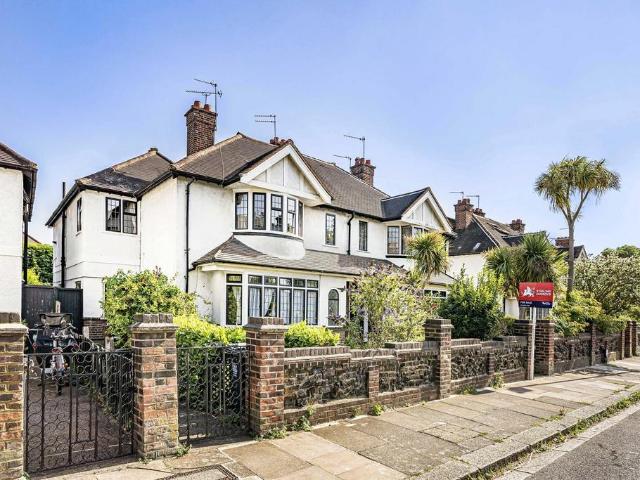 2 bedroom maisonette for sale