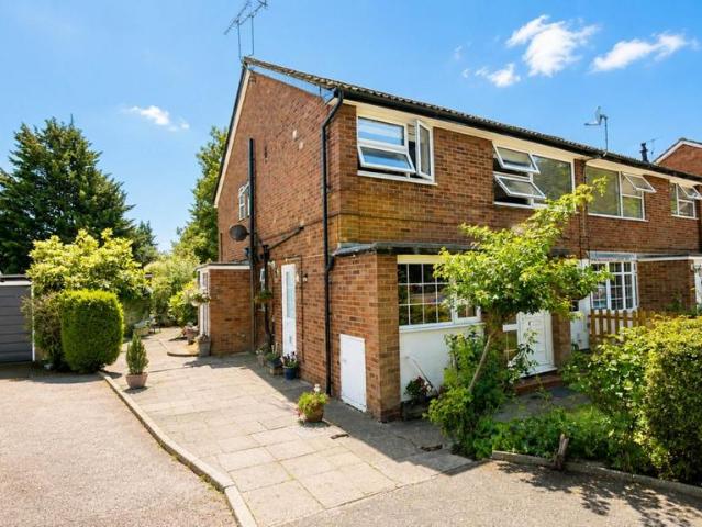 2 bedroom maisonette for sale