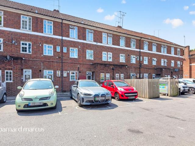 2 bedroom maisonette for sale