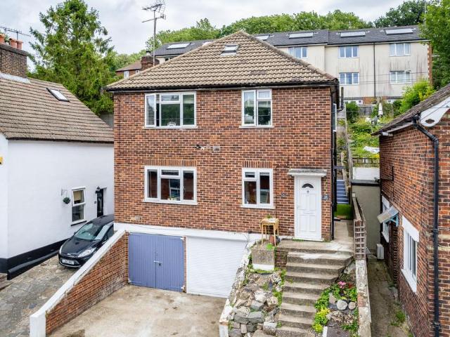 2 bedroom maisonette for sale