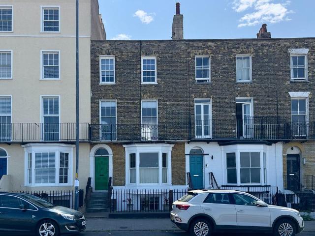 2 bedroom maisonette for sale