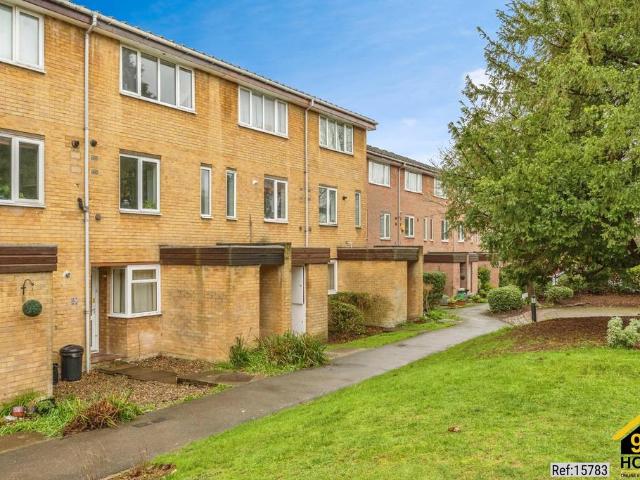 2 bedroom maisonette for sale