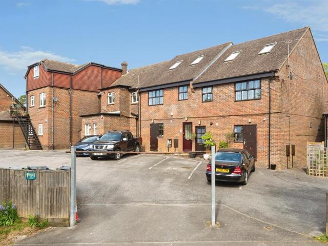 2 bedroom maisonette for sale