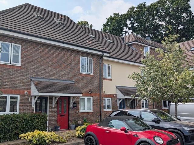 2 bedroom maisonette for sale