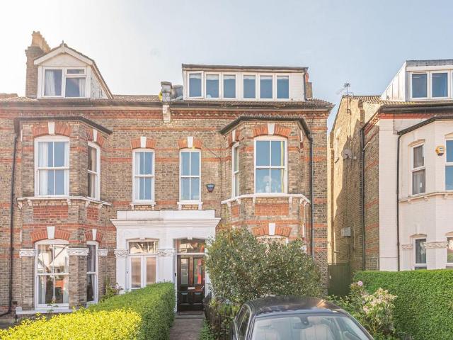 2 bedroom maisonette for sale
