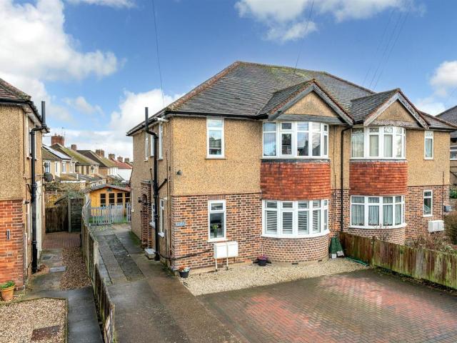 2 bedroom maisonette for sale