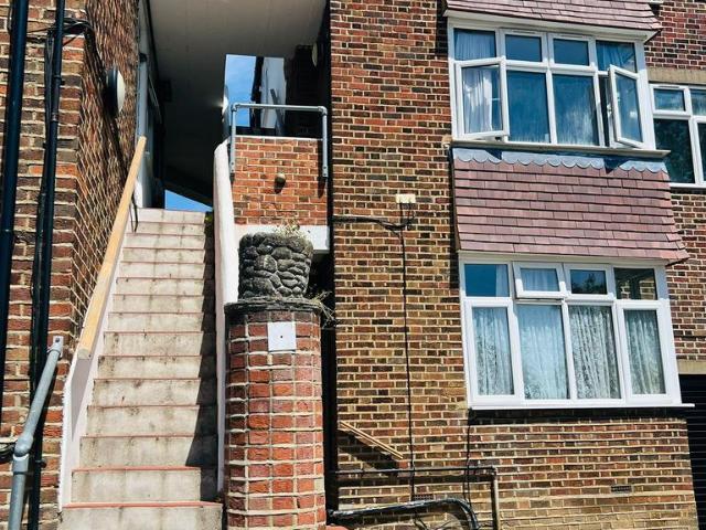 2 bedroom maisonette for sale