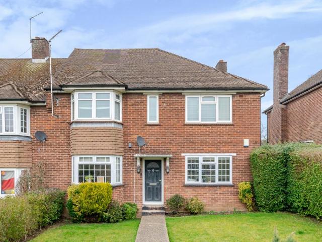 2 bedroom maisonette for sale