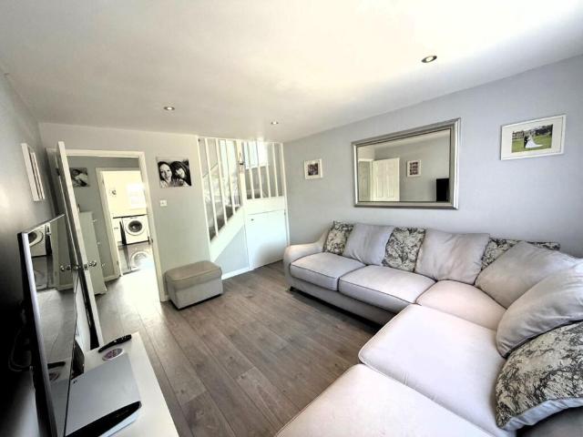 2 bedroom maisonette for sale