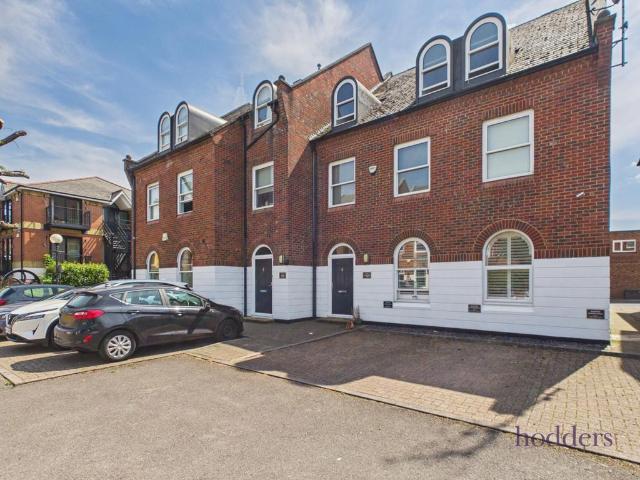 2 bedroom maisonette for sale