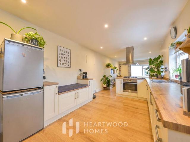 2 bedroom maisonette for sale