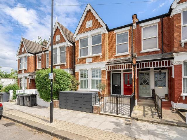 2 bedroom maisonette for sale