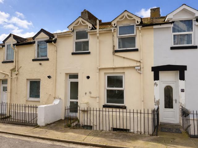 2 bedroom maisonette for sale