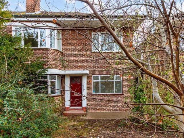 2 bedroom maisonette for sale